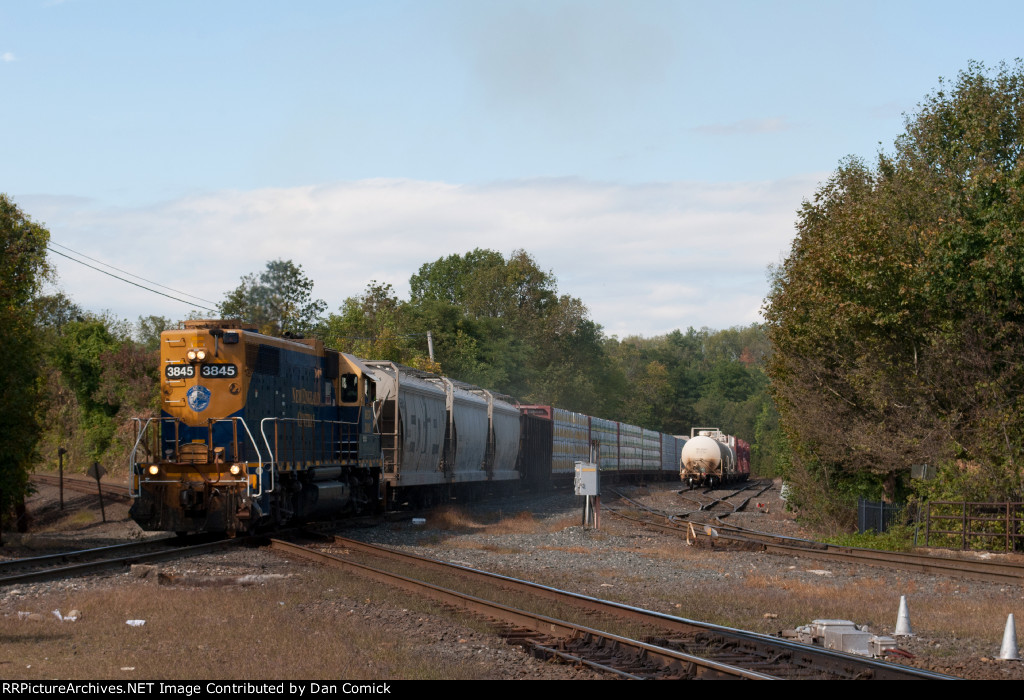 NECR 603 Pulls NECR 611's Consist into Palmer